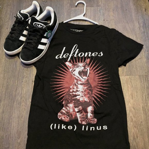 Hot Topic | Tops | Deftones Like Linus Black Tshirt | Poshmark